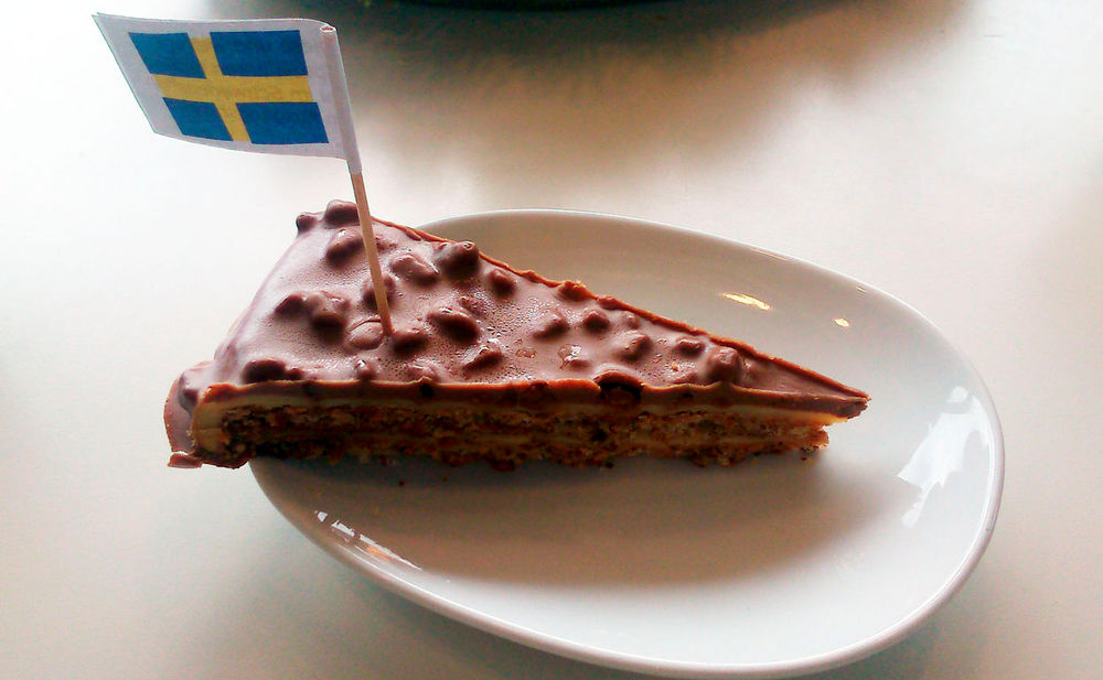 Die legendäre Daim-Torte von IKEA? Kannst du easy selbst machen!