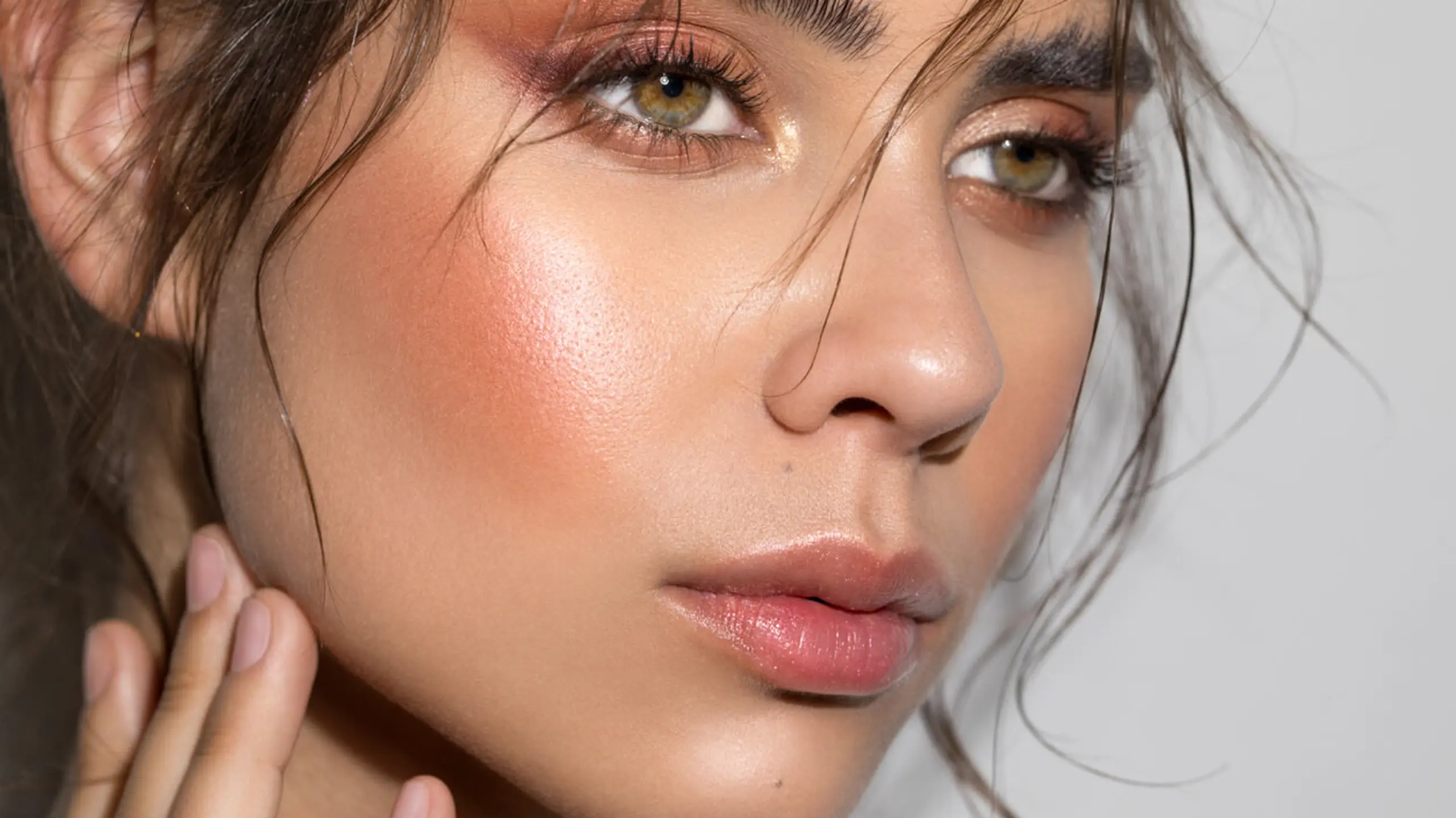 Highlighter: So schminkst du den richtigen Glow ins Gesicht
