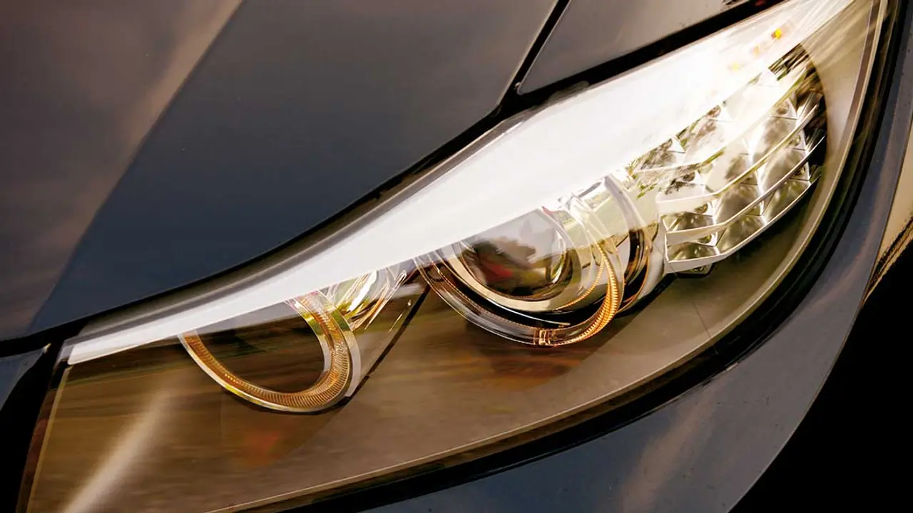 Alles rund ums Licht beim Autofahren