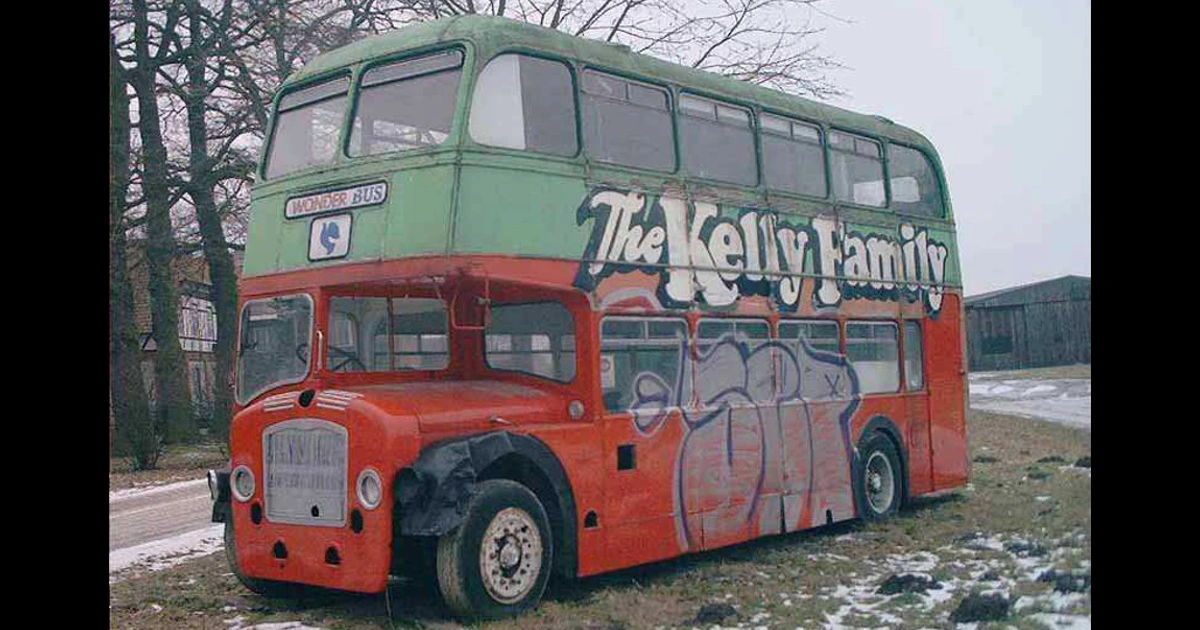 Der legendäre Kelly Family-Tourbus könnte euch gehören