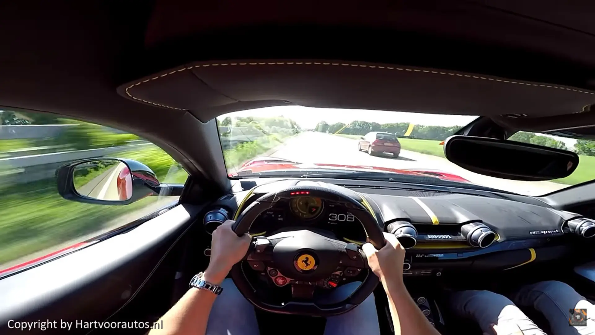 Superfast 320 km/h auf der Autobahn mit dem Ferrari 812 Superfast
