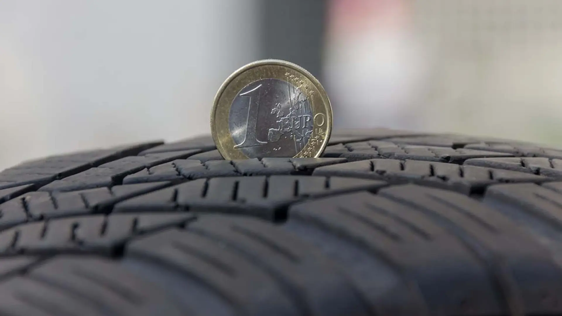 Profiltiefe bei Winterreifen & Sommerreifen in Österreich