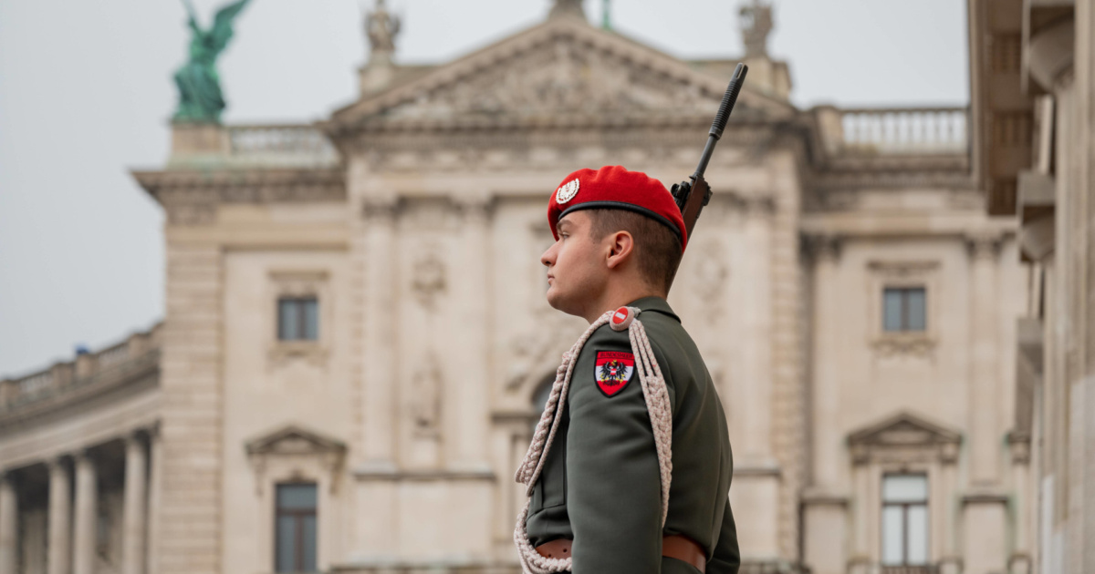 Österreichs Einbürgerungsdilemma und die Wehrpflicht