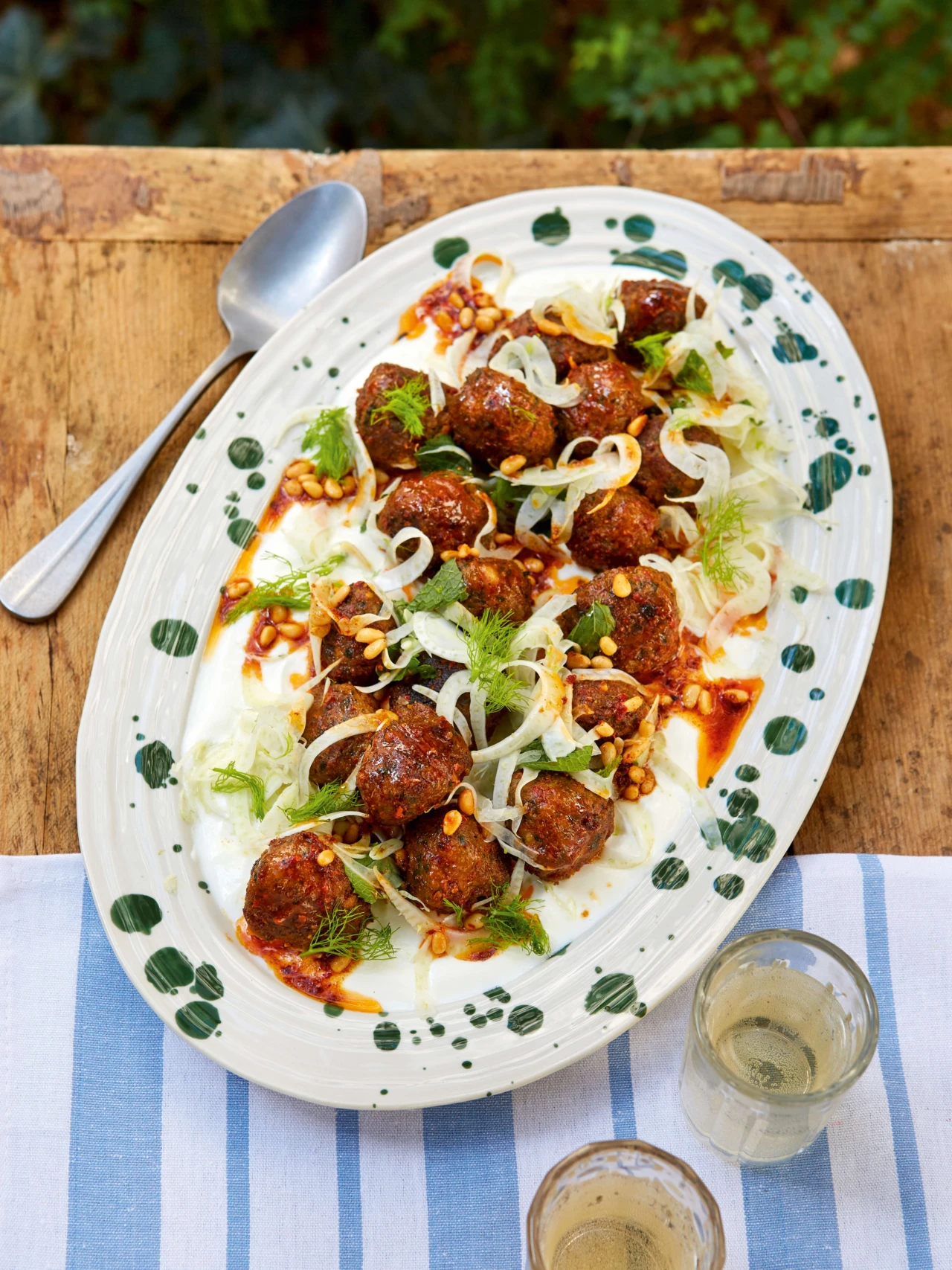 Gekochter Selchschopf mit Gabelkraut und Semmelknödel • Rezept